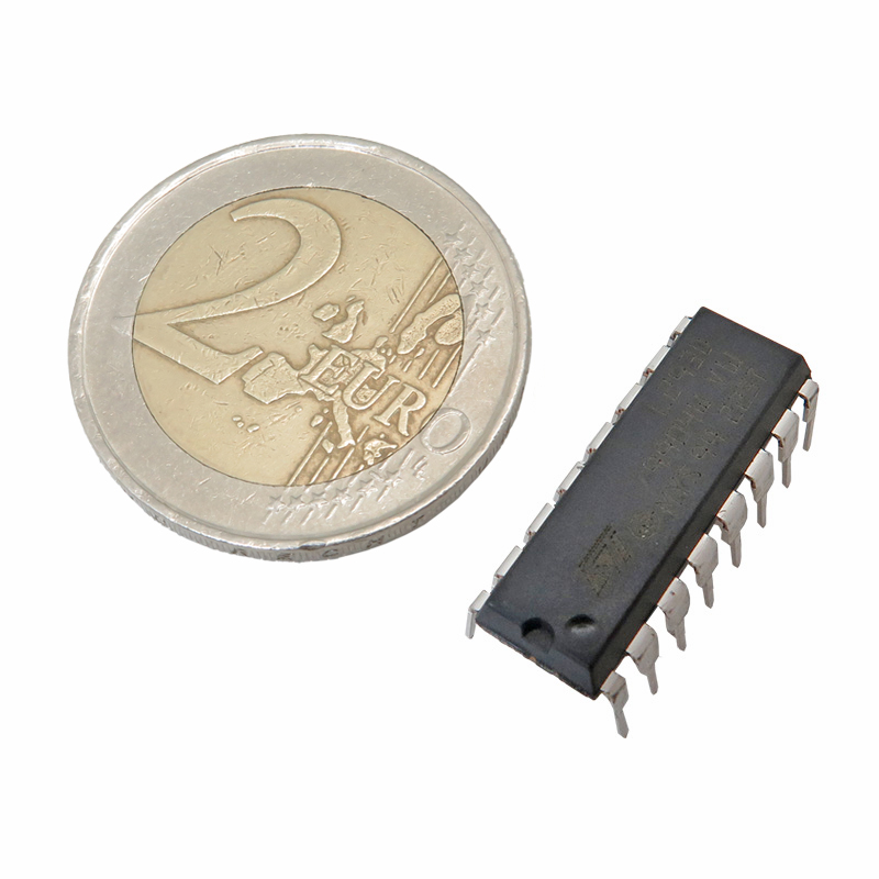 L293D motor driver IC has a Dip package